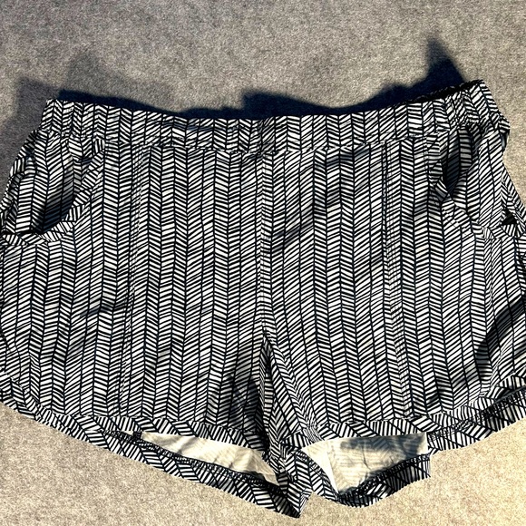 Athleta | Shorts | Athleta Shorts Size Large Blue And White Herringbone ...